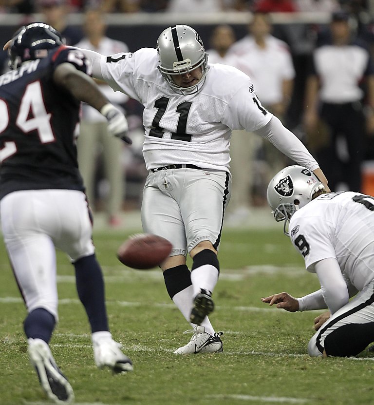 A record-tying game for Davis' chosen kicker