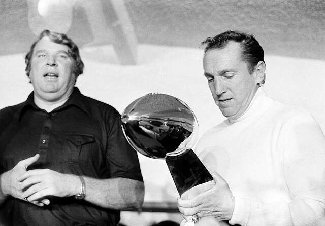 Oakland Raiders' owner Al Davis dies at 82