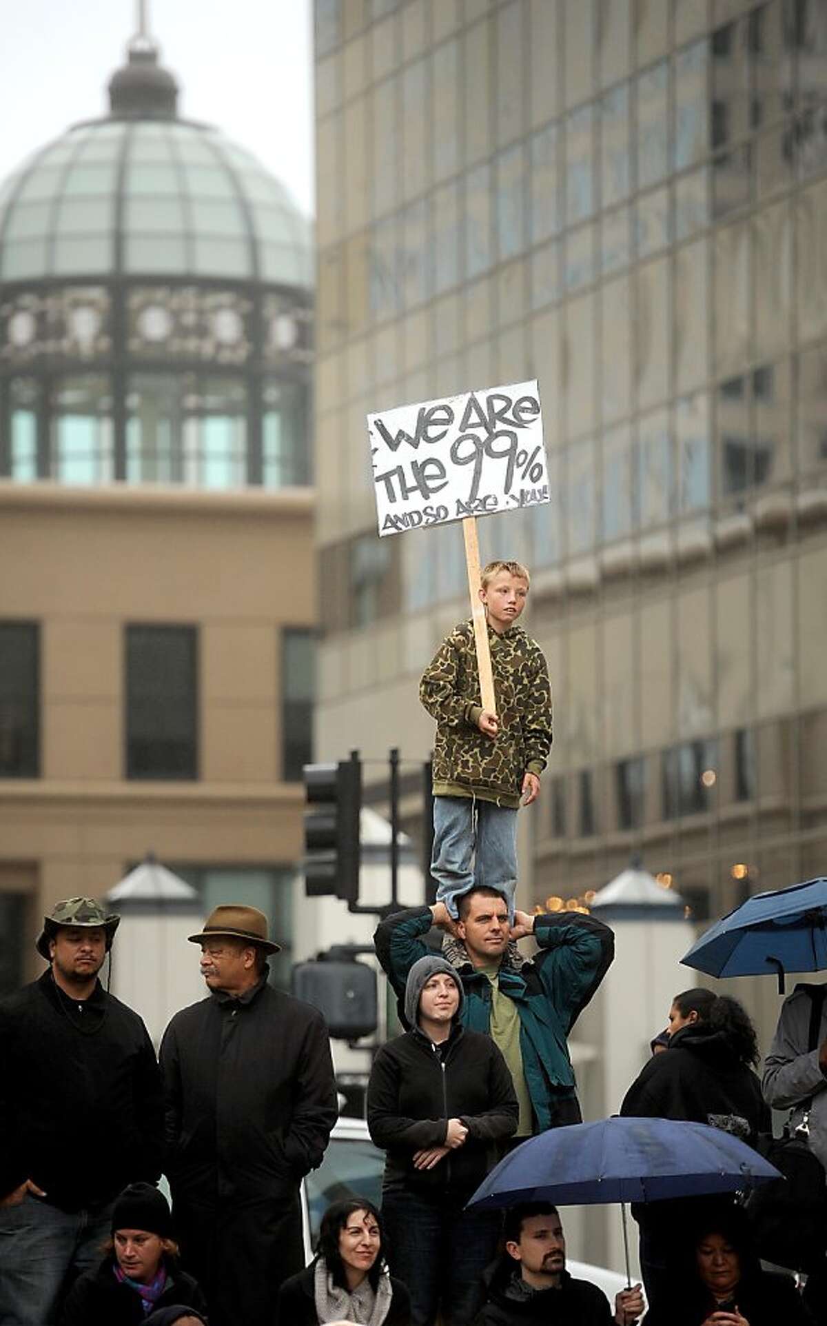 Activists scatter before police raid vacant hotels