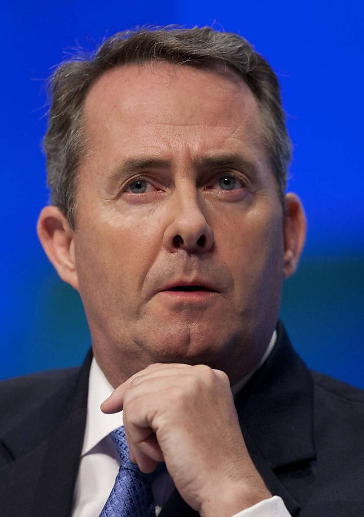Liam Fox, British defense minister, resigns