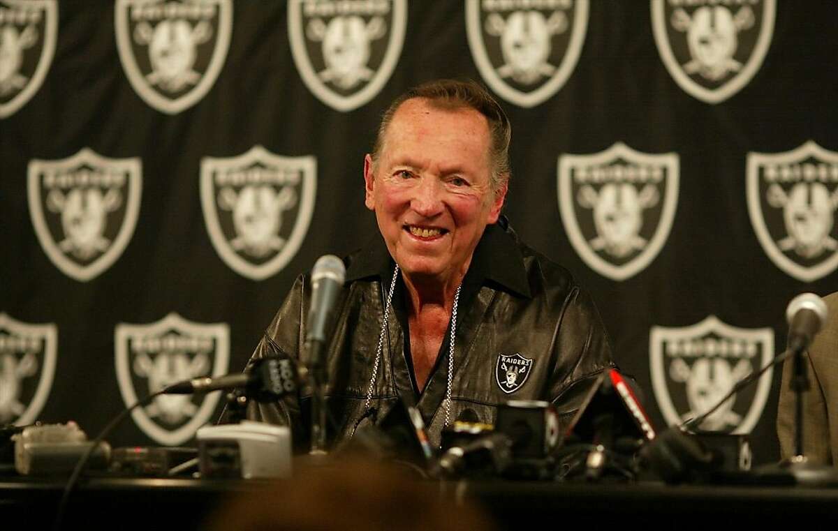 Oakland Raiders' owner Al Davis dies at 82