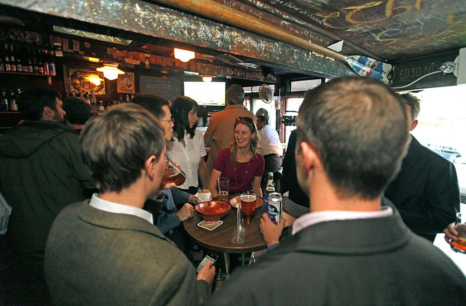 Landmark status sought for Oakland's Kingfish pub