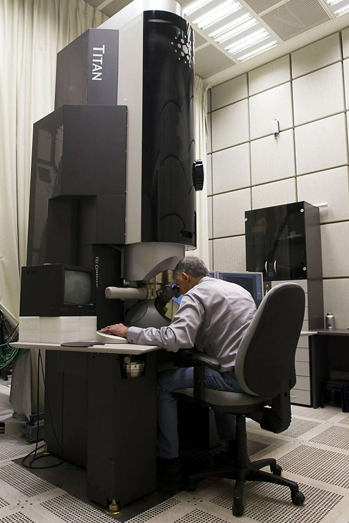 Dan Shechtman wins Nobel Prize in chemistry