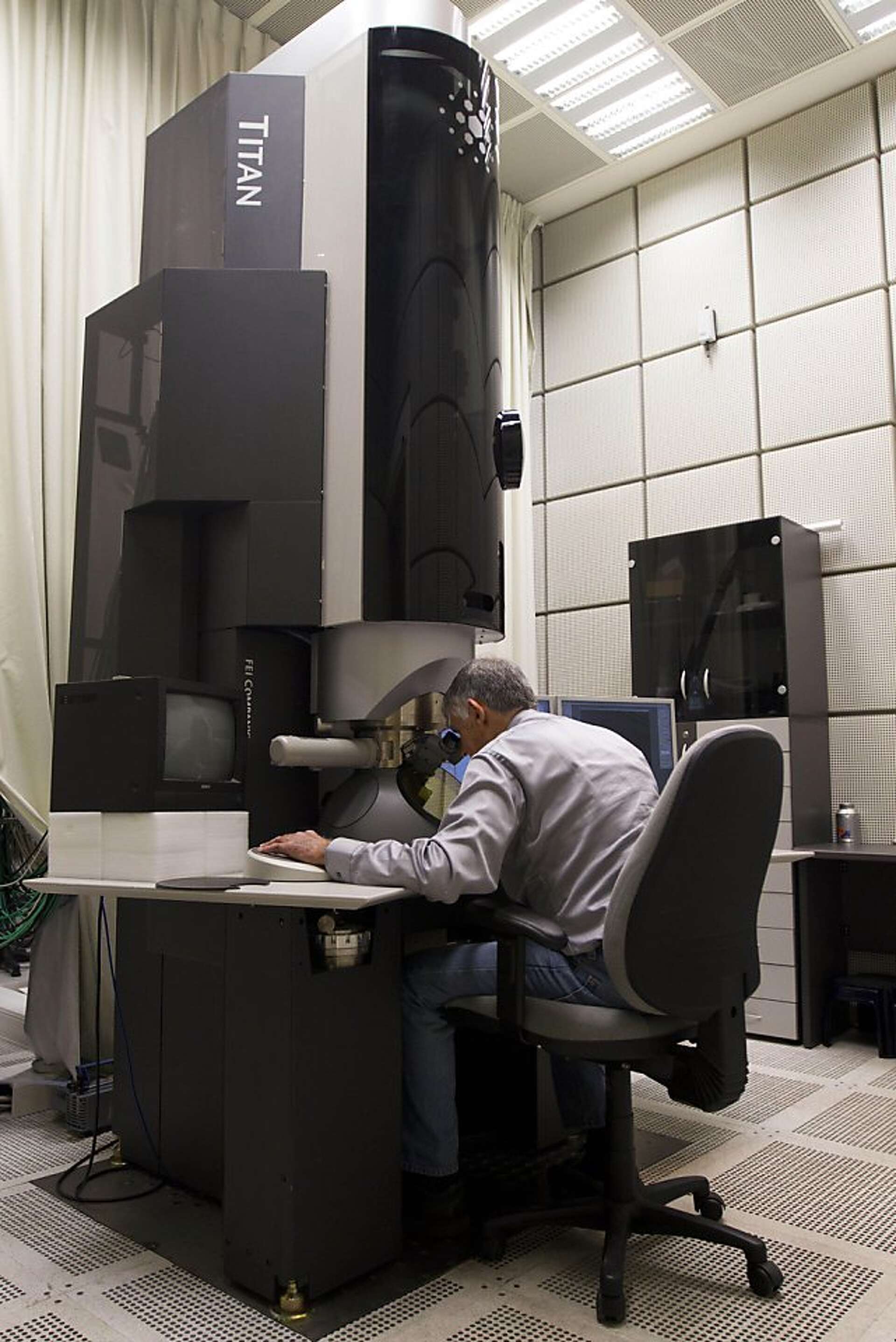 Dan Shechtman wins Nobel Prize in chemistry