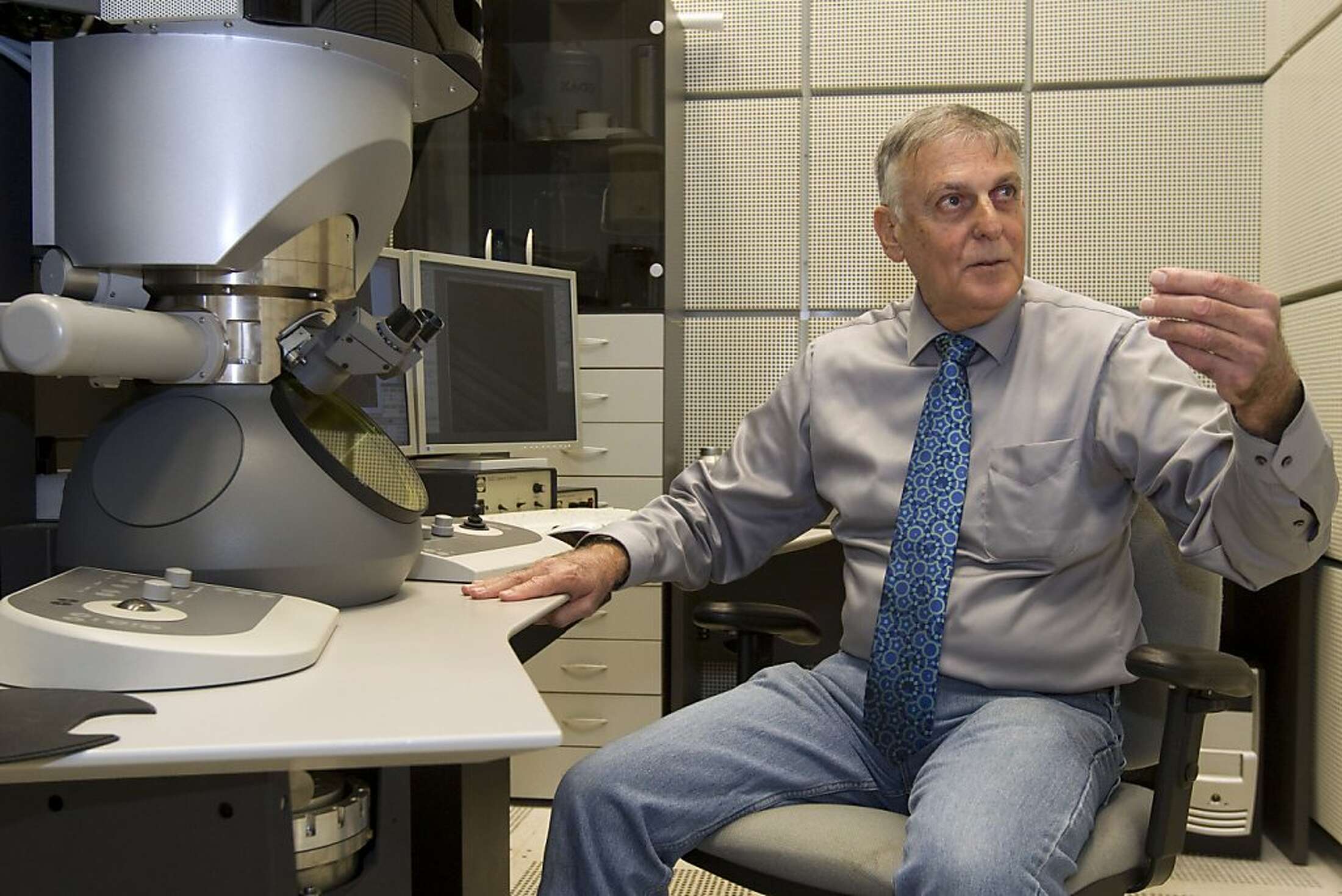 Dan Shechtman wins Nobel Prize in chemistry