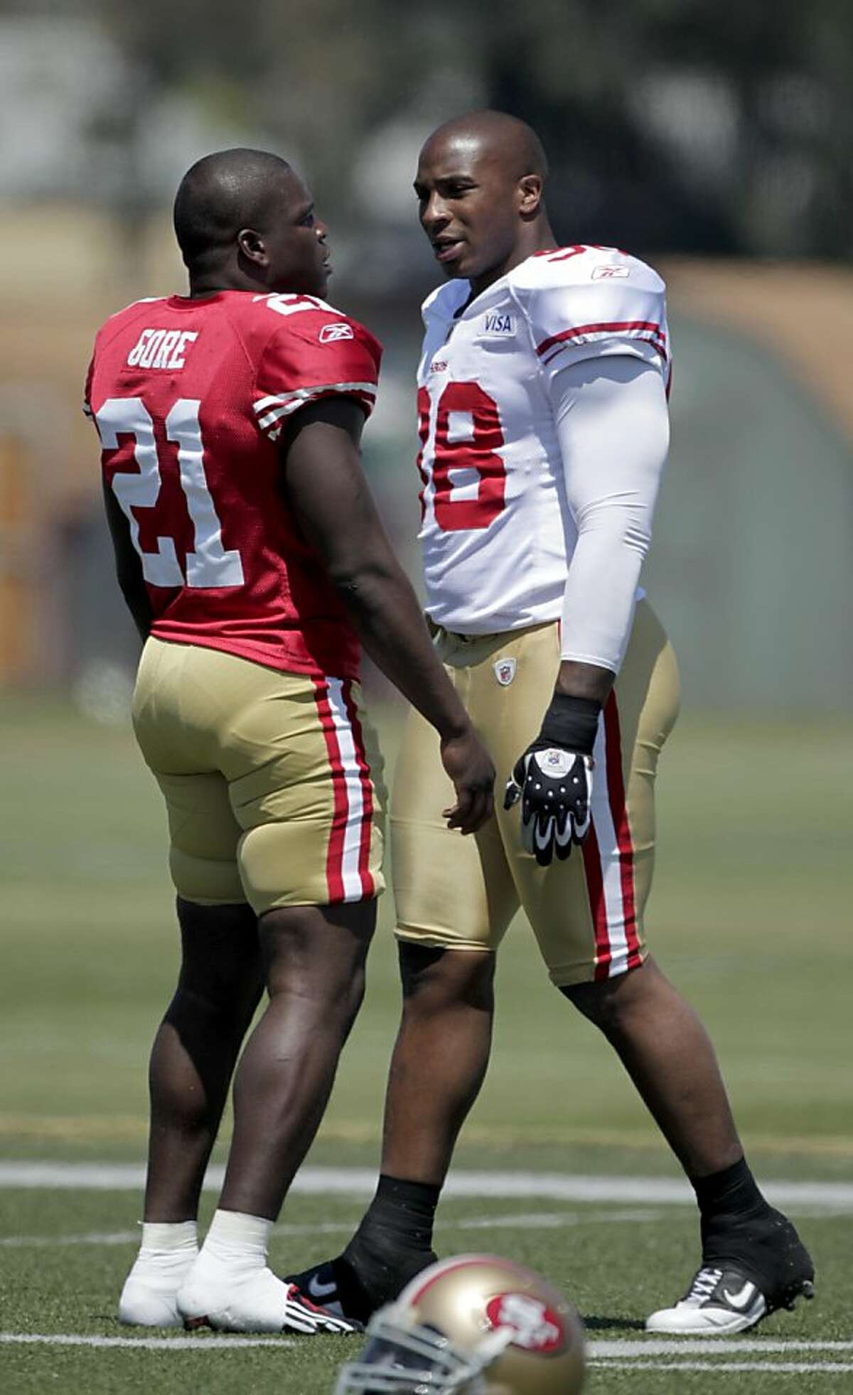 49ers' Frank Gore returns healthy and happy