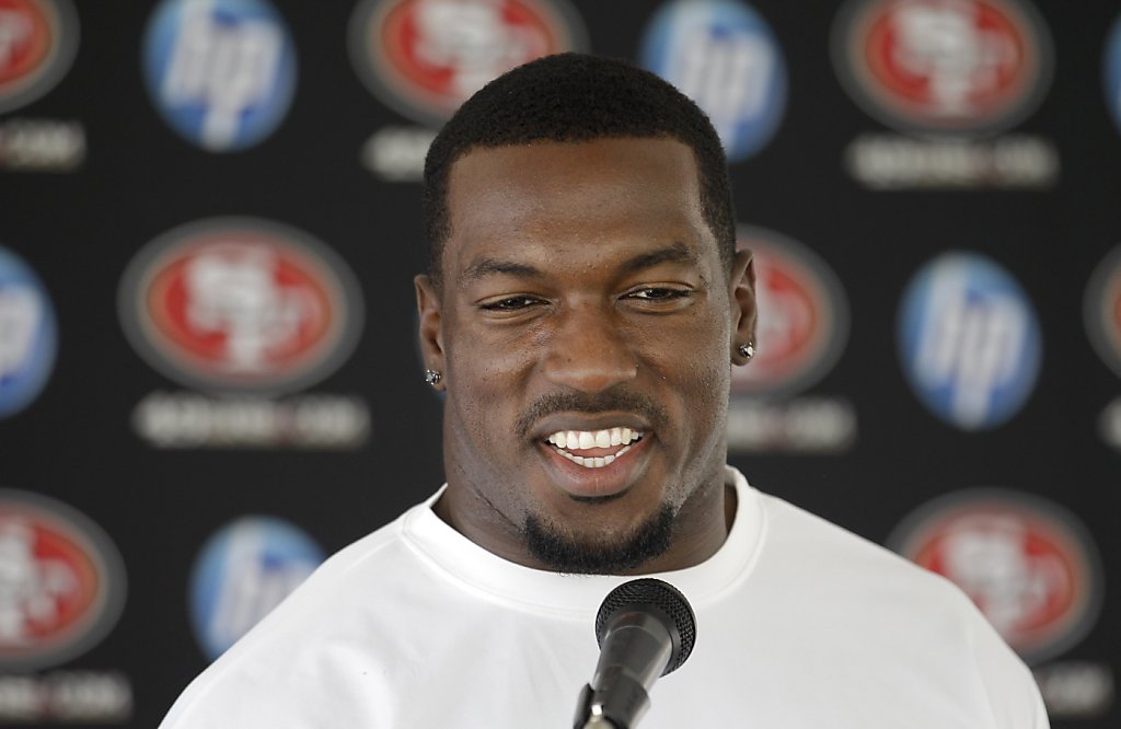 49ers hone Patrick Willis' pass-rushing skills