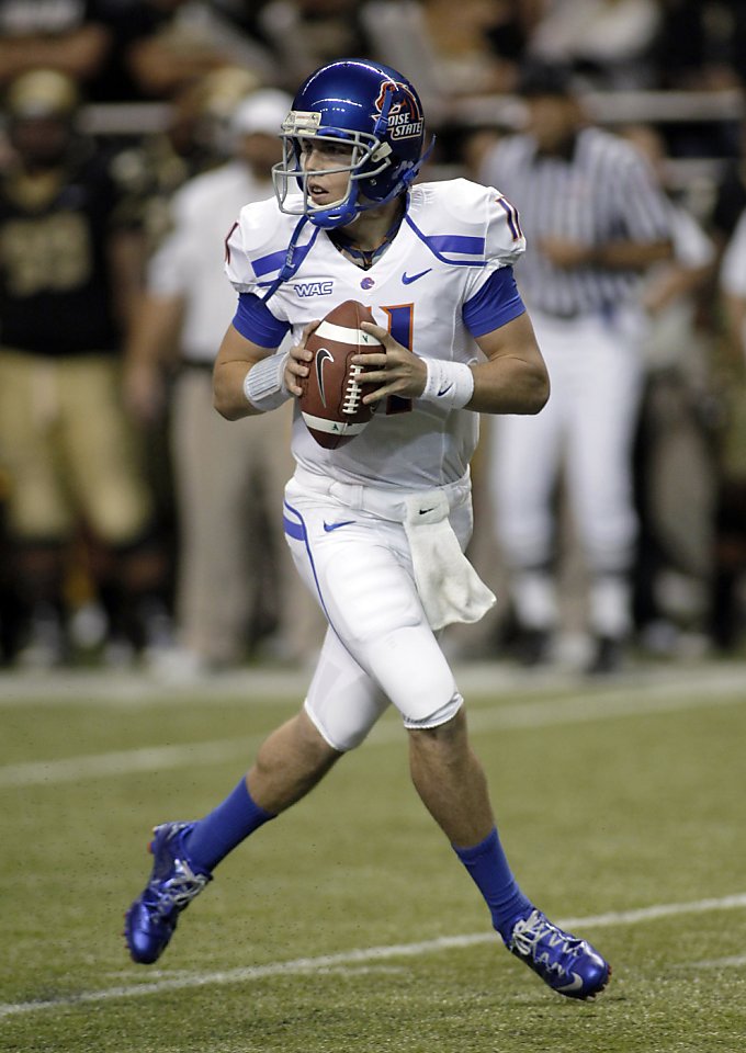 Newsworthy teams, players in college football 2011