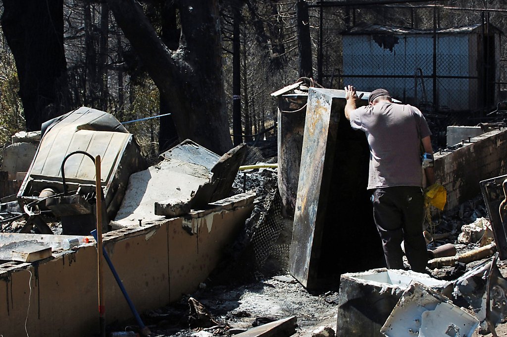 Southern California blaze contained as 2nd burns