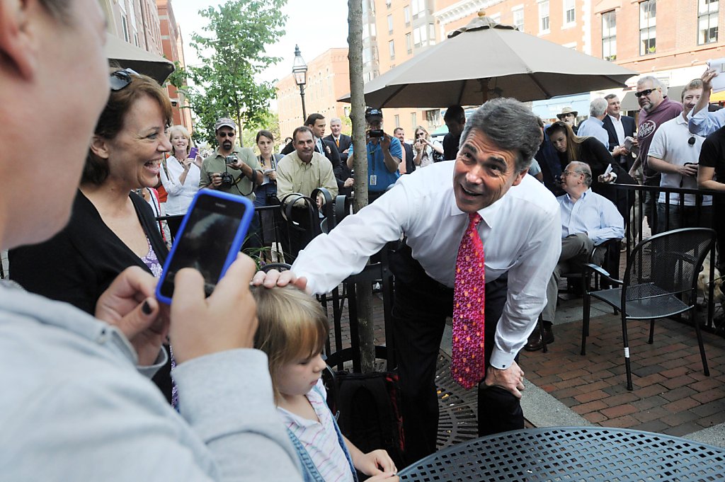 Rick Perry stokes GOP fire in Iowa, charms crowds