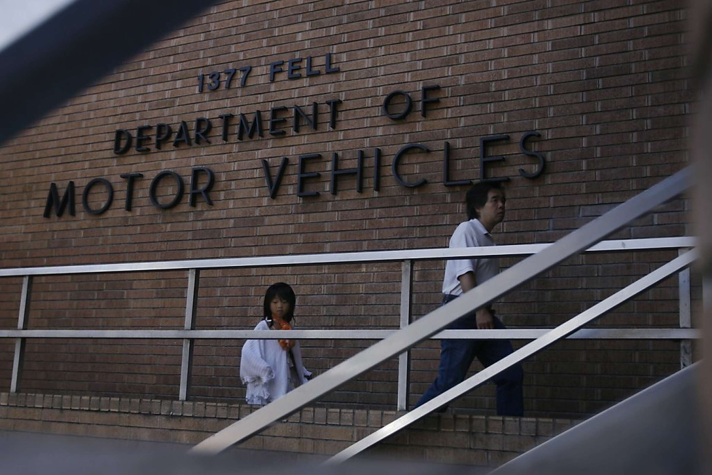 'Secret' DMV office serves California lawmakers, Capitol staffers