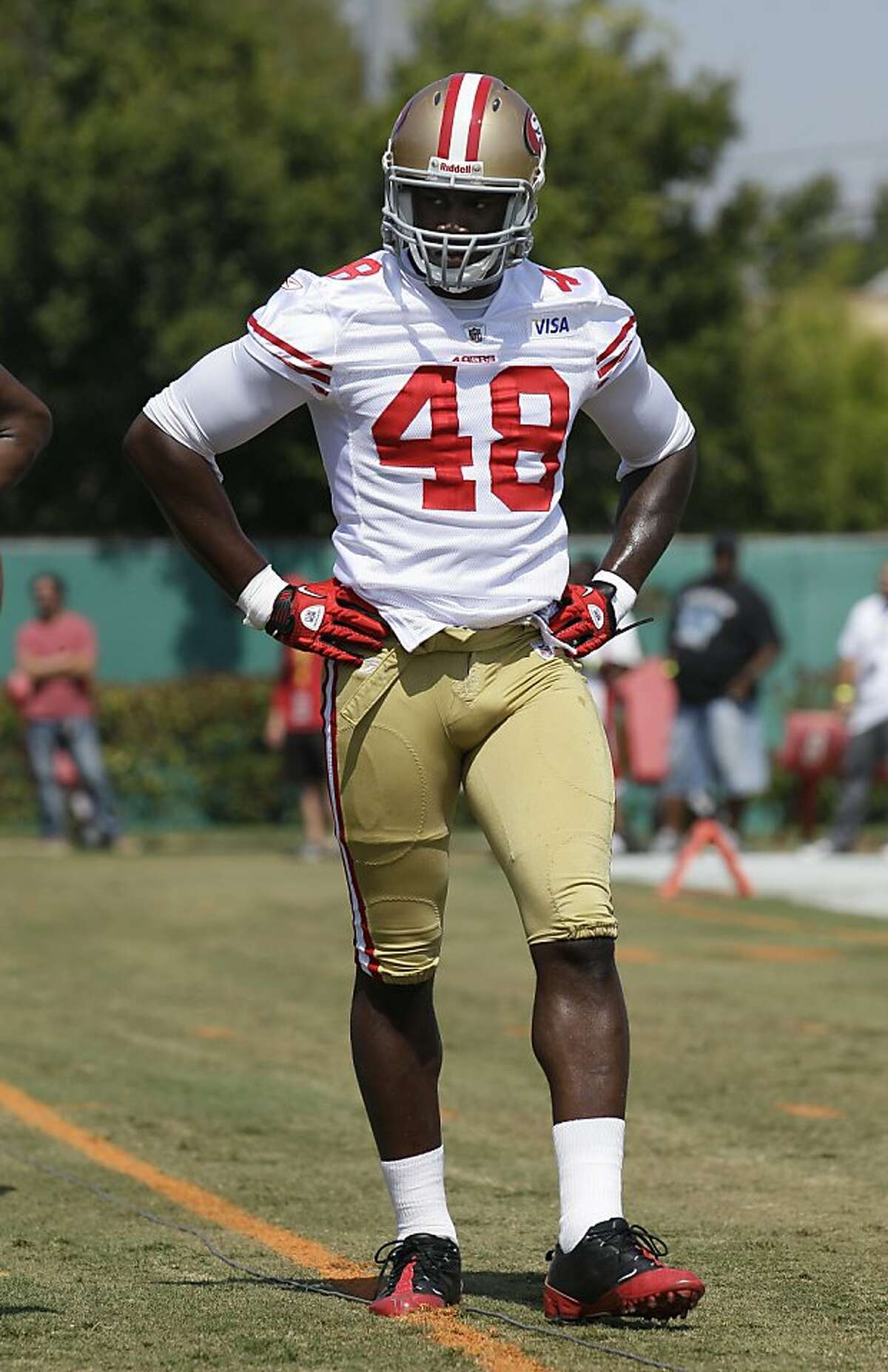 Aldon Smith shows flashes but has much to learn