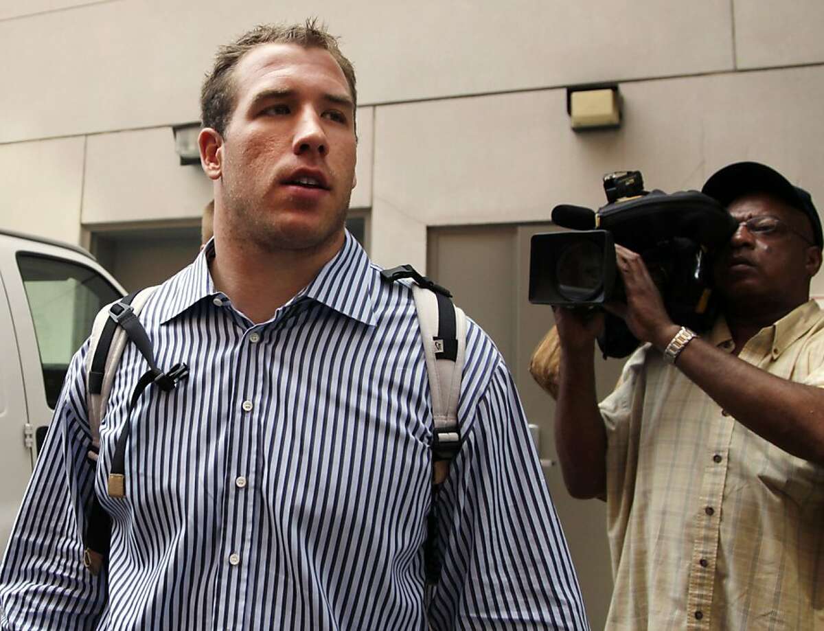 Seattle signs ex-Raiders tight end Zach Miller