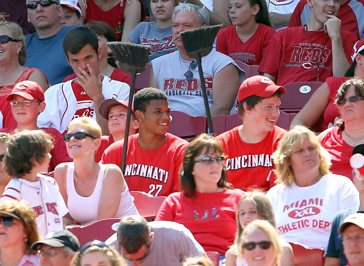 Reds beat SF Giants, Zito 9-0 to sweep series