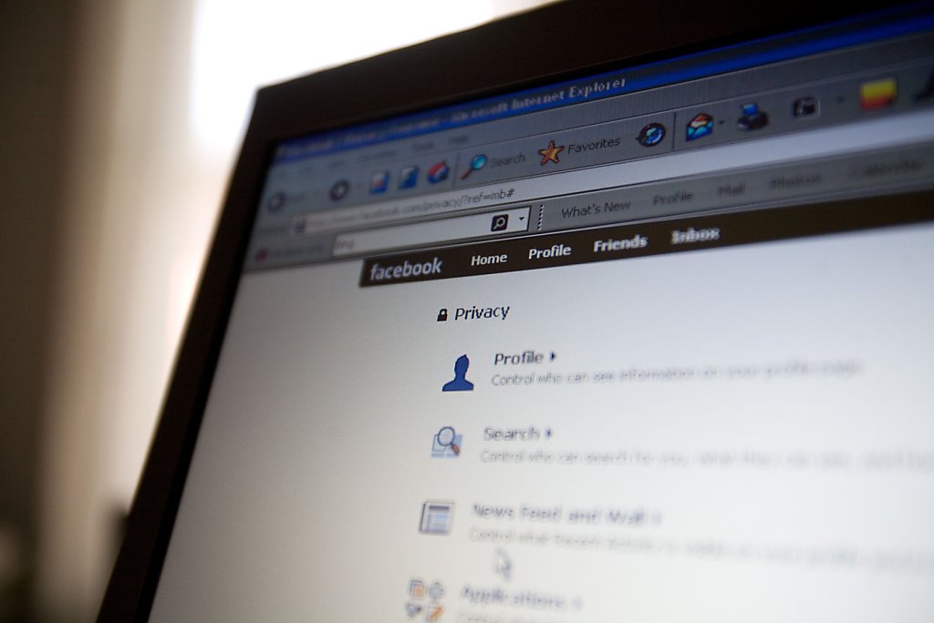 Facebook fine tunes privacy controls