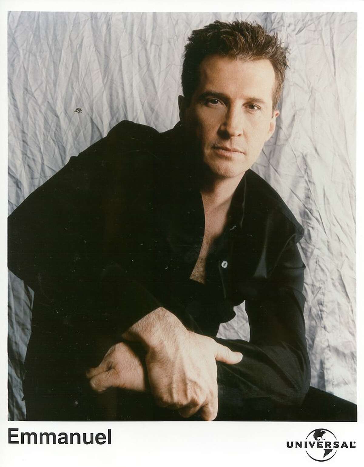 Emmanuel pasa su música por el tamiz acústico