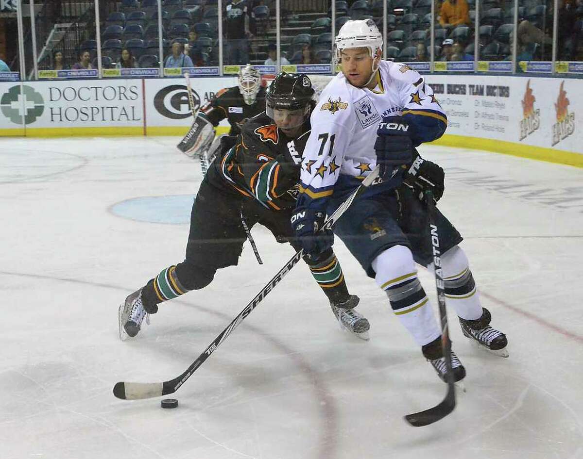 Bucks sign first Laredo-born player for 2018-19 season
