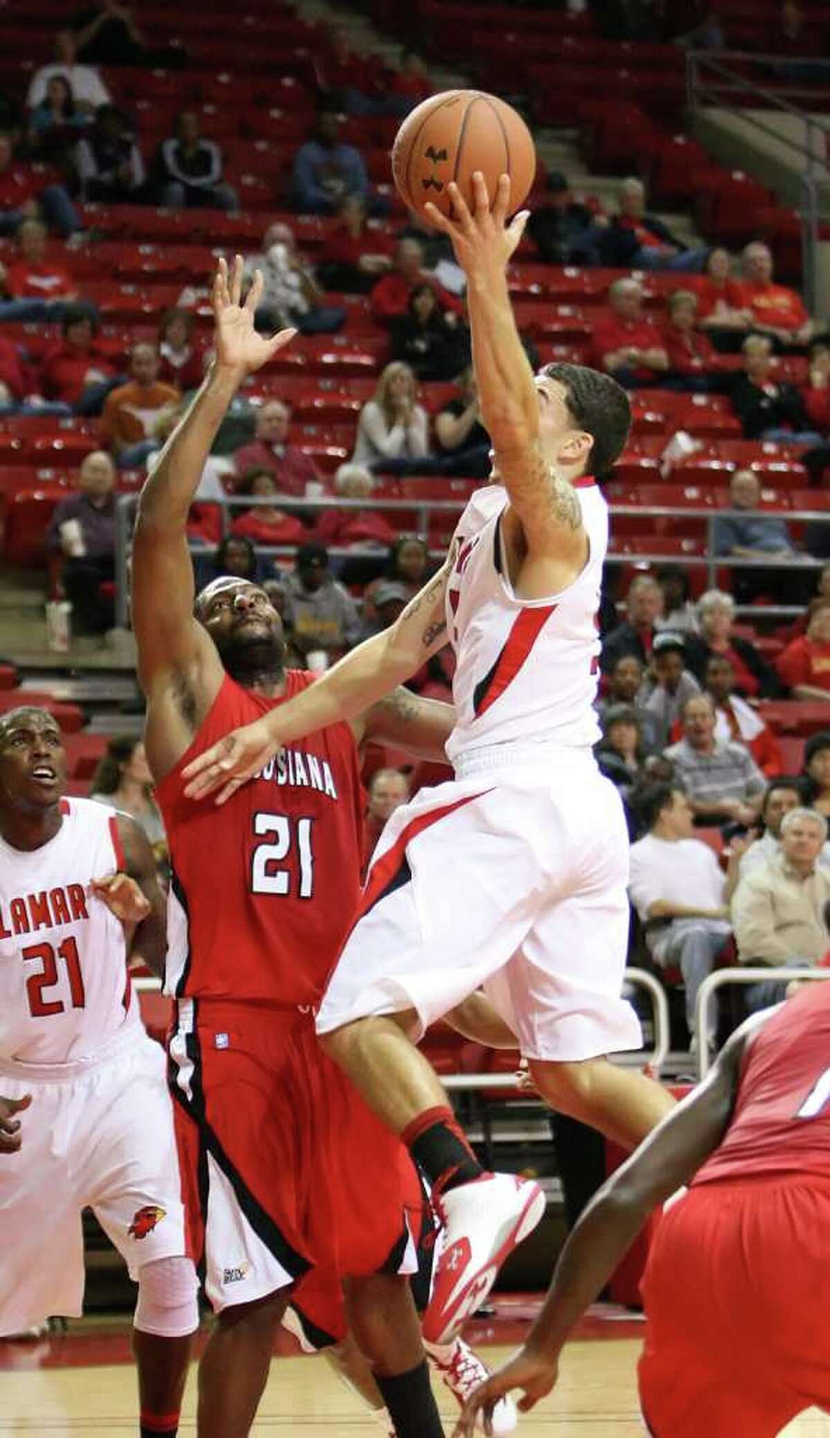 Lamar basketball dominates Louisiana-Lafayette