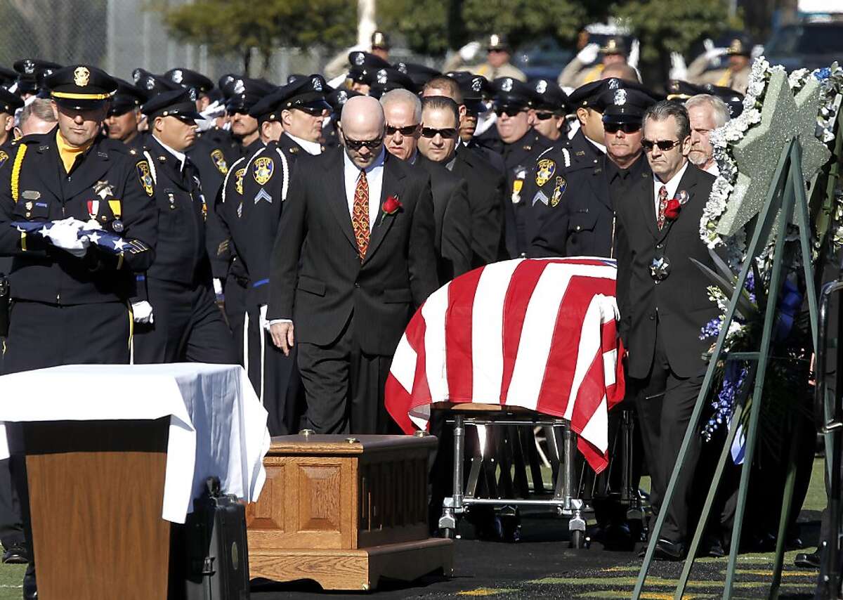 Thousands honor slain Vallejo police officer