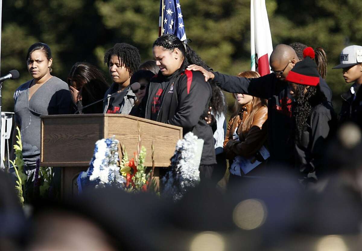 Thousands honor slain Vallejo police officer