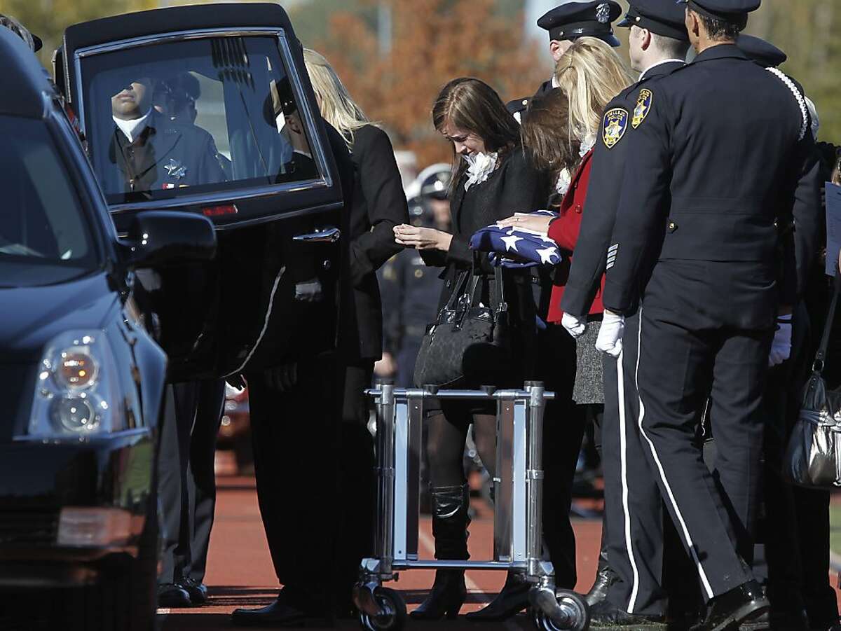 Thousands honor slain Vallejo police officer