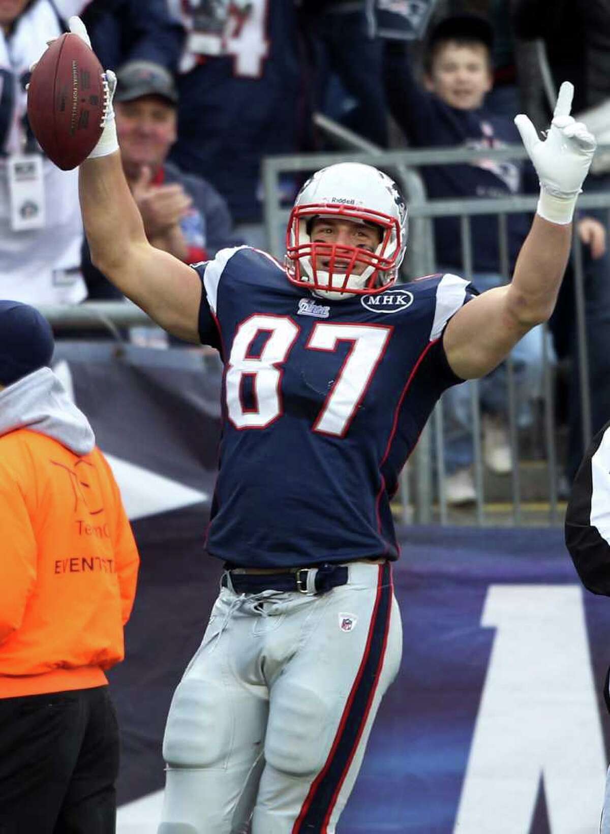 Patriots see no quit in Colts