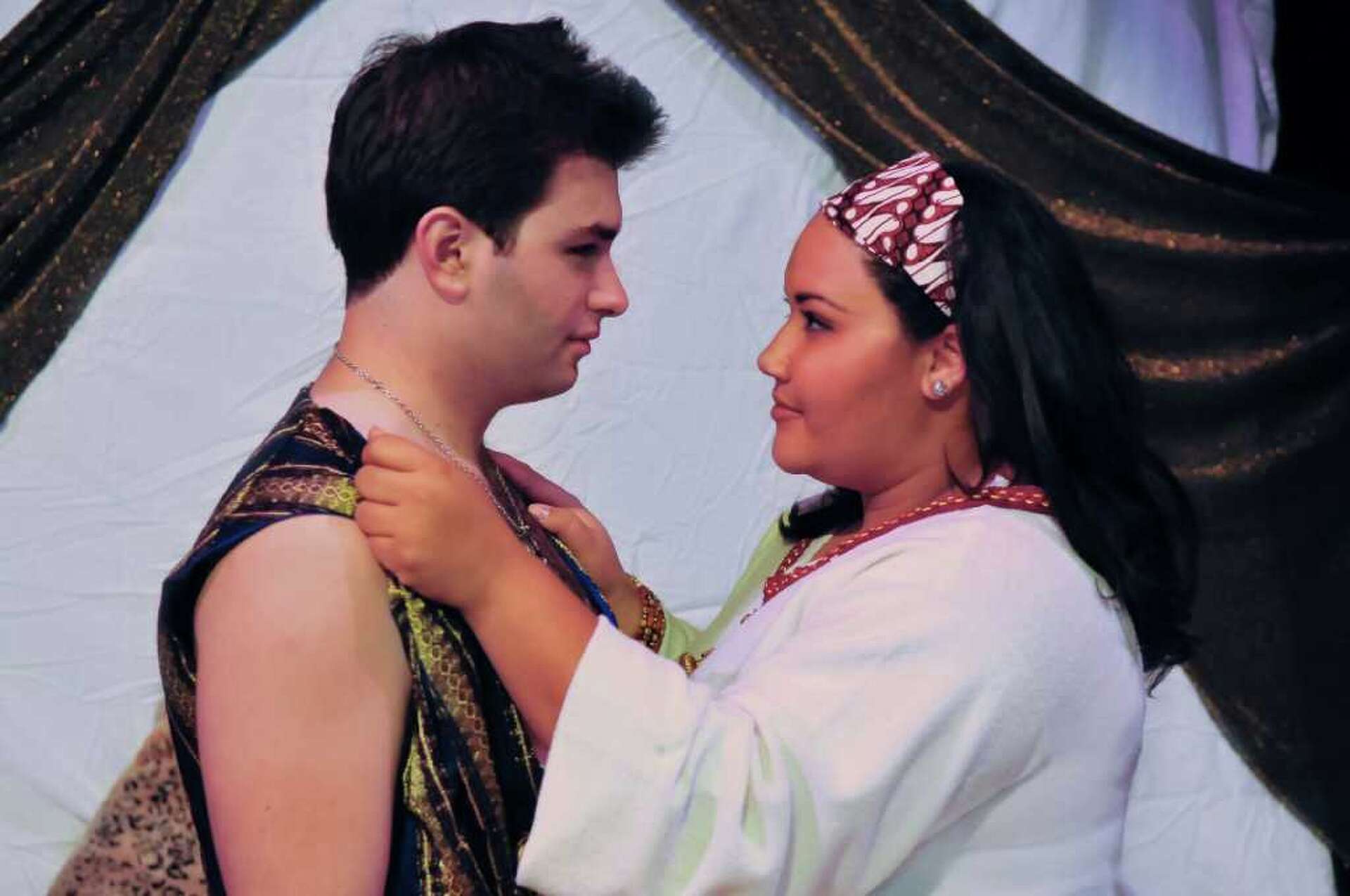'Aida' star brings out best in cast