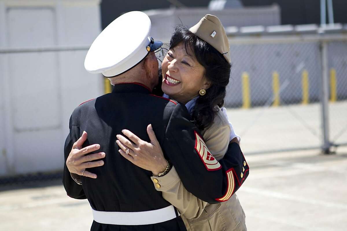 Statue of Times Square kiss comes to Alameda