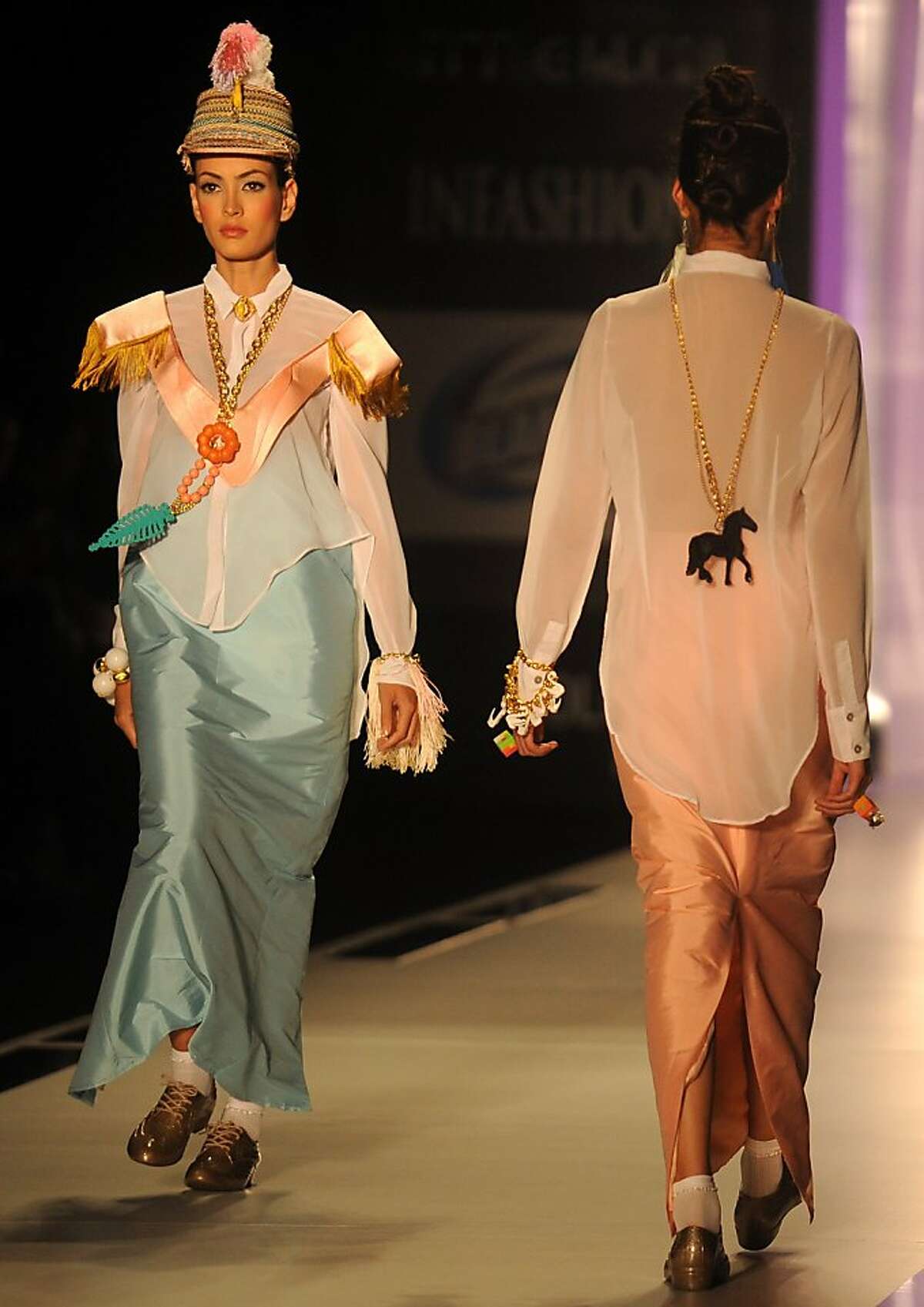 Colors a la mode at Colombiamoda fashion show