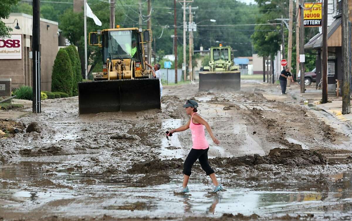Iowans clean up after flash flood