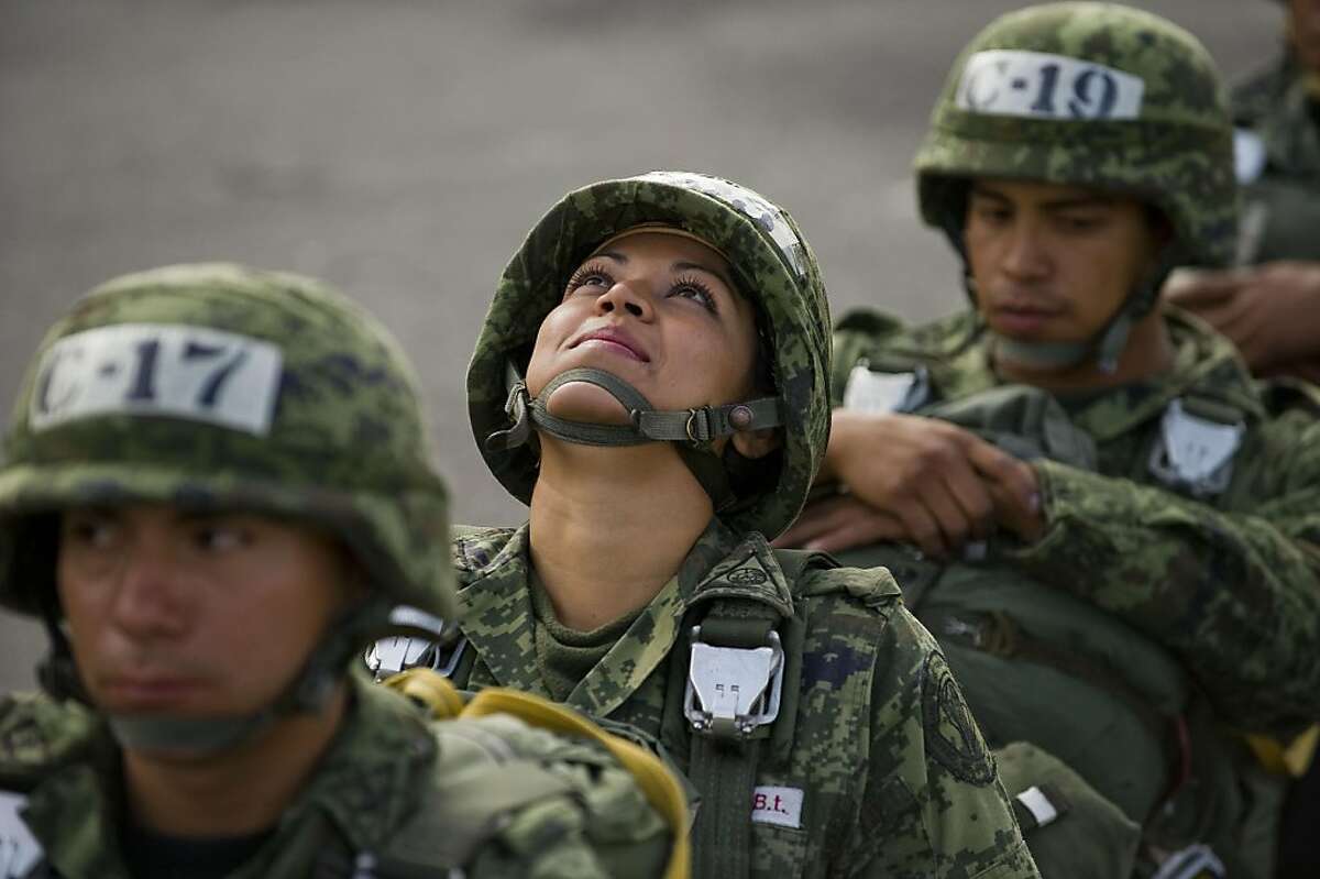 New generation of female soldiers in Mexico completes first jump