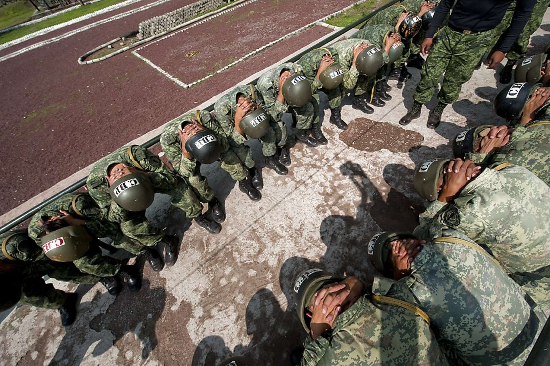 New generation of female soldiers in Mexico completes first jump