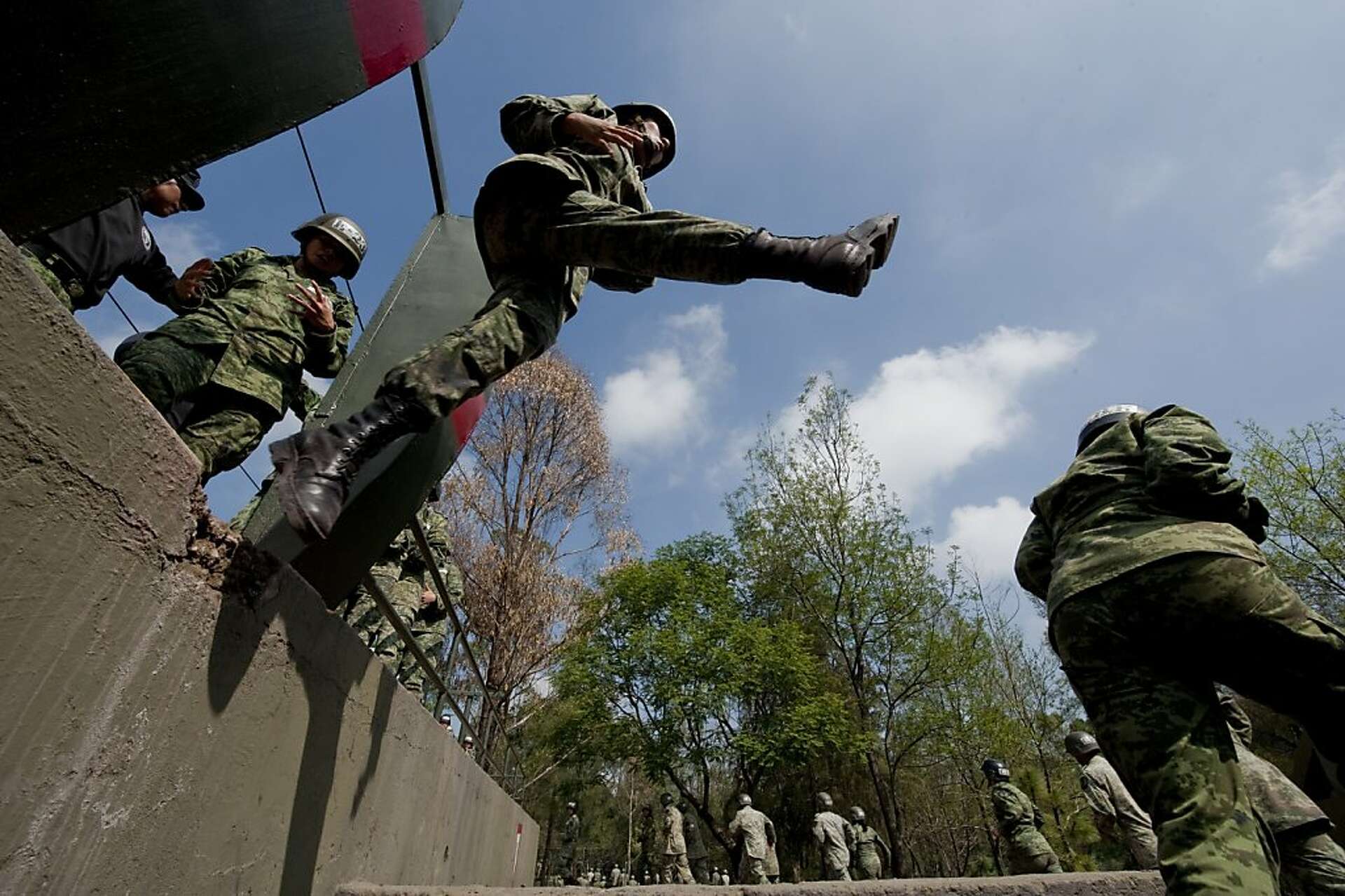 New generation of female soldiers in Mexico completes first jump