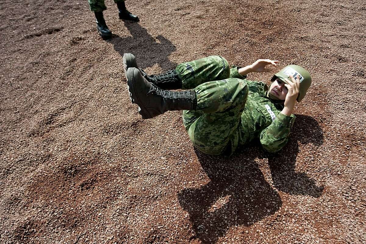 New generation of female soldiers in Mexico completes first jump