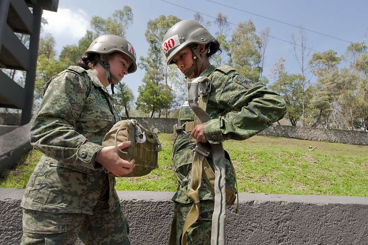 New generation of female soldiers in Mexico completes first jump