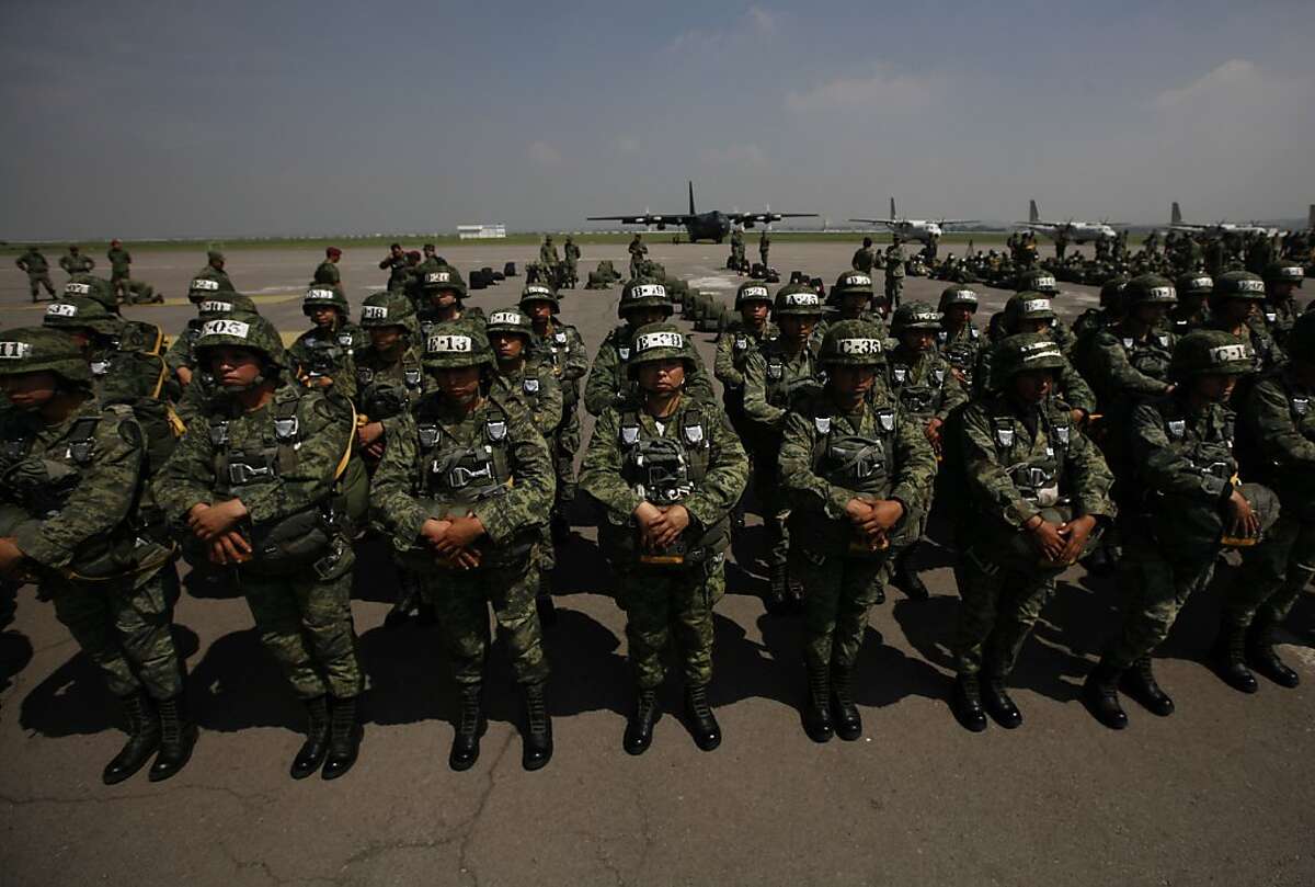 New generation of female soldiers in Mexico completes first jump