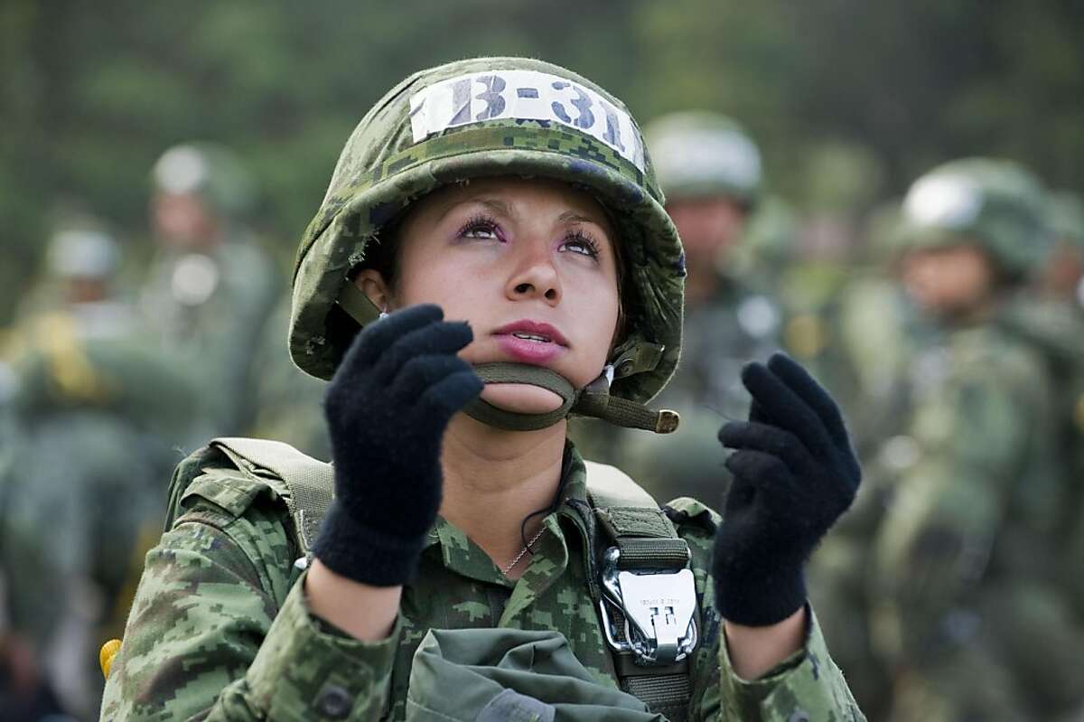 New generation of female soldiers in Mexico completes first jump