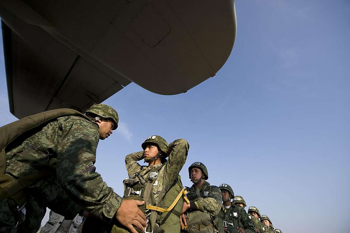 New generation of female soldiers in Mexico completes first jump
