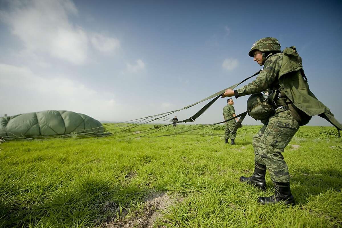 New generation of female soldiers in Mexico completes first jump