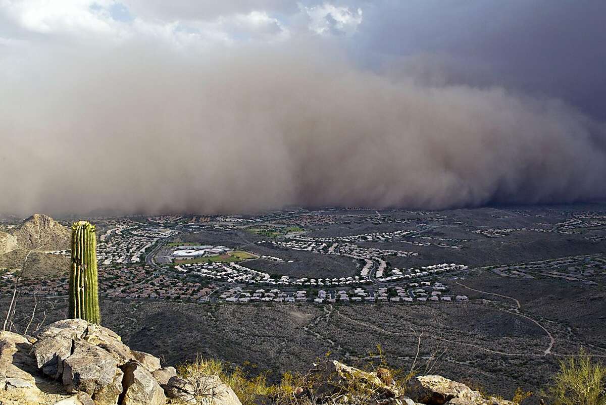 Severe dust storm hits Phoenix