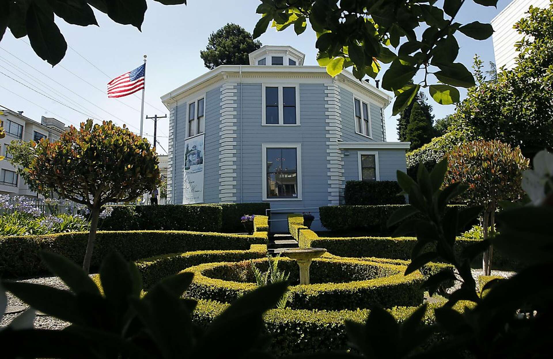 Octagon House: Lucky star from another era