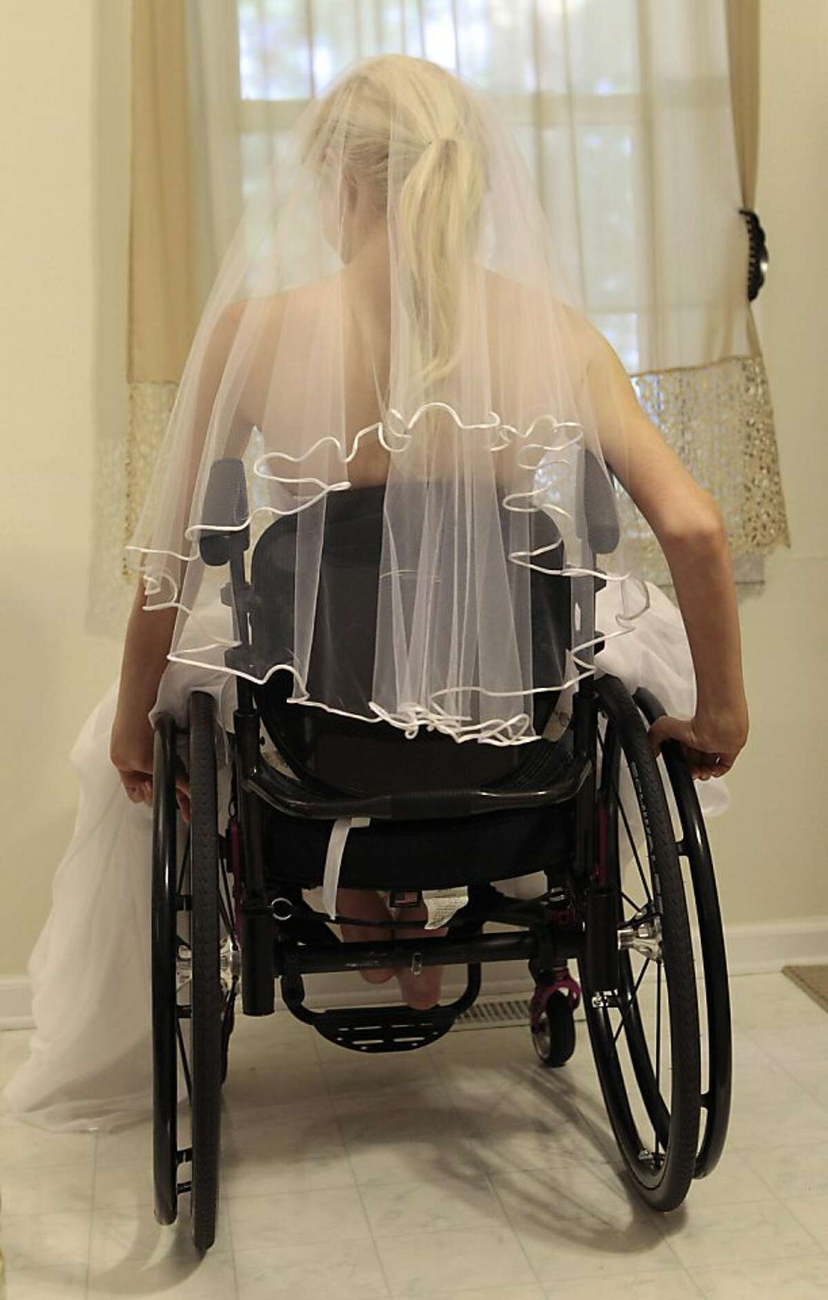 Paralyzed bride-to-be ready to say 'I do'