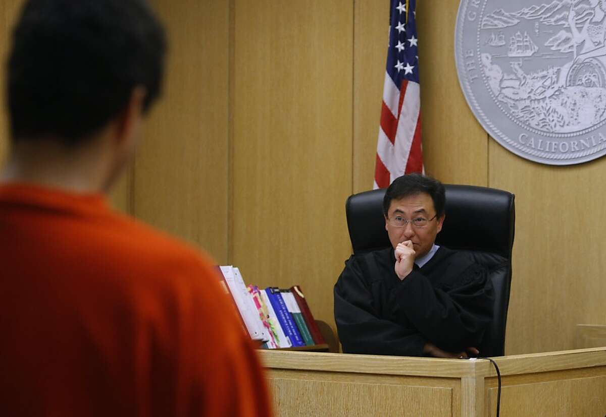 Serial art-theft suspect pleads not guilty