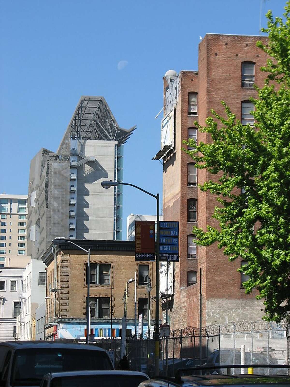 SF Federal Building: Flash, dash direct from D.C.