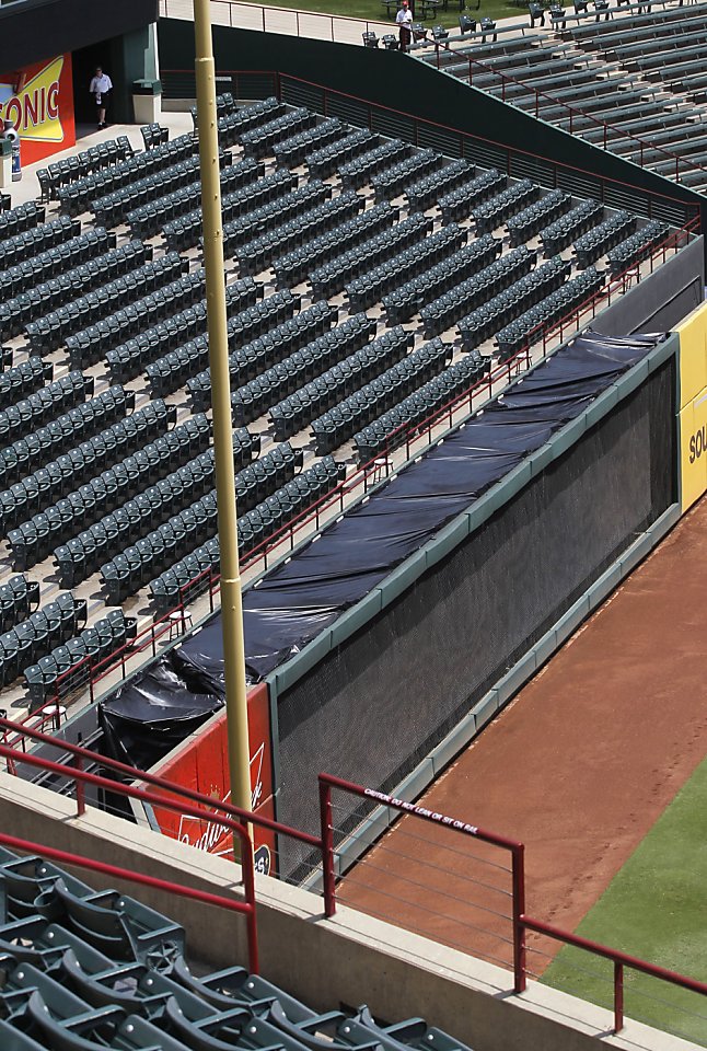 Fan dream of catching baseball turns to nightmare