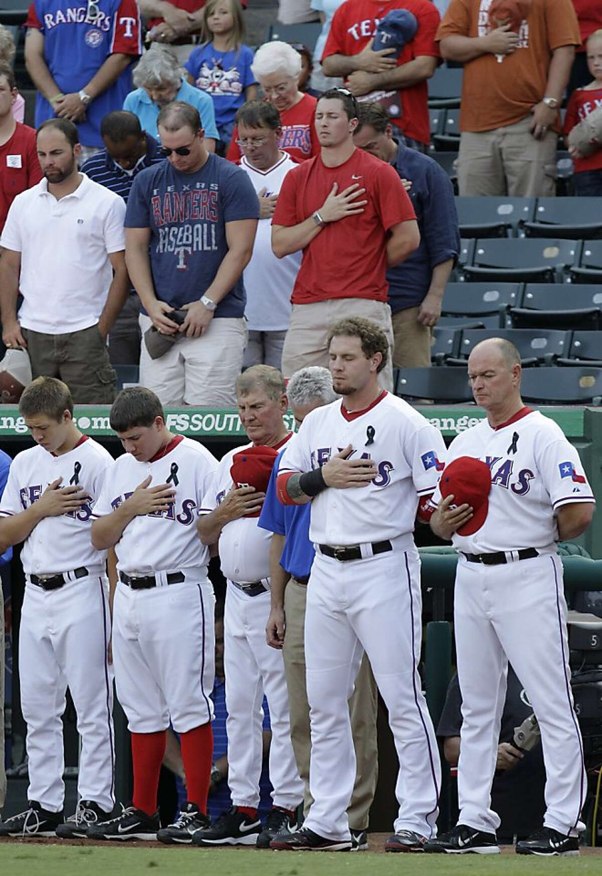 Fan's death weighs heavy on A's, Rangers players
