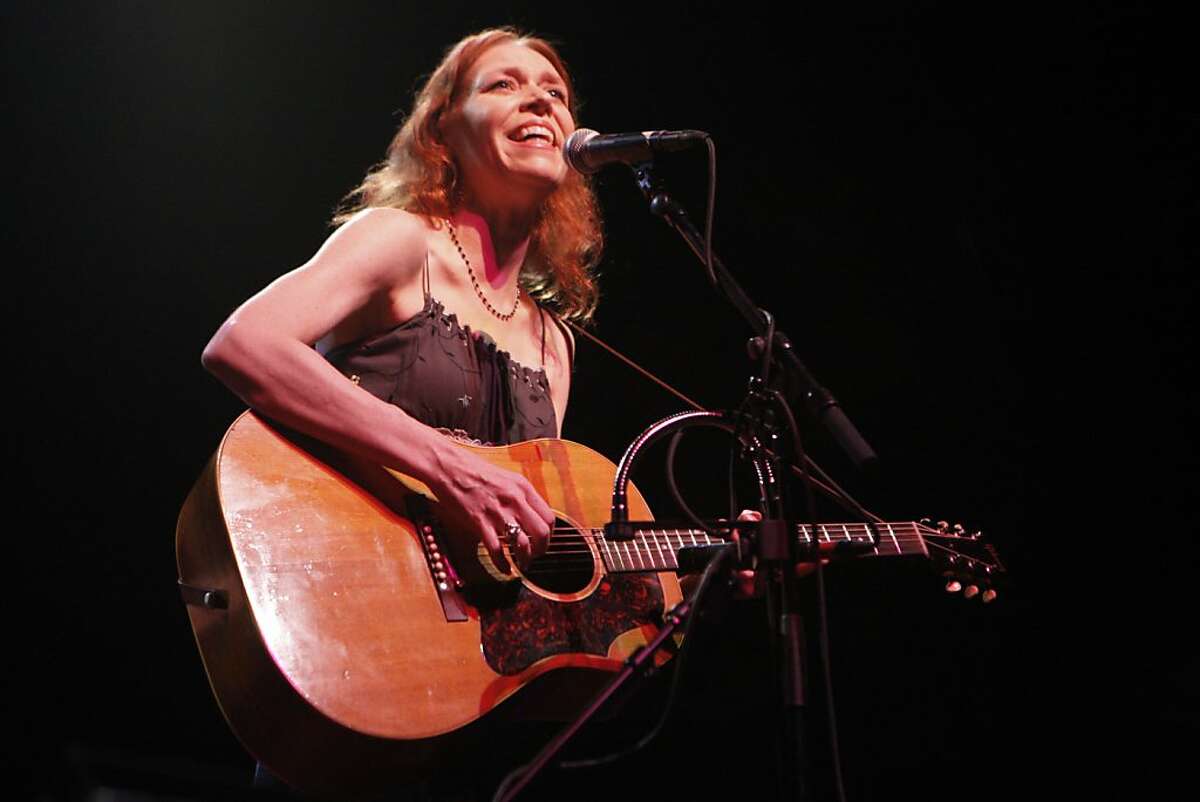 Gillian Welch, Rawlings mine a fertile 'Harvest'