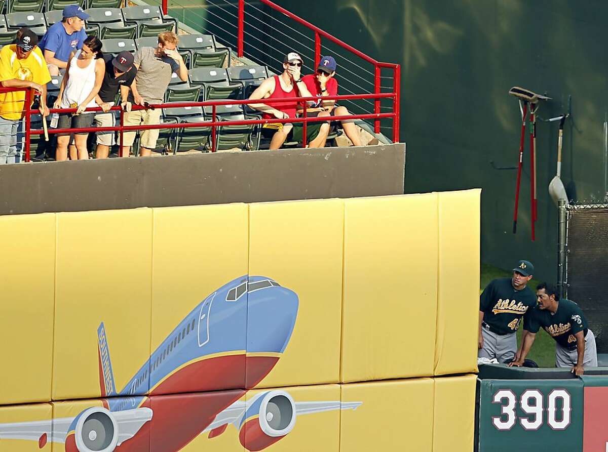 Man dies after fall from outfield seats in Texas