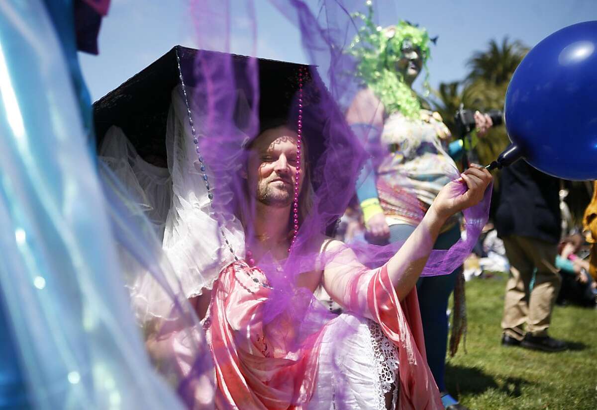 Sisters indulge in Easter celebration