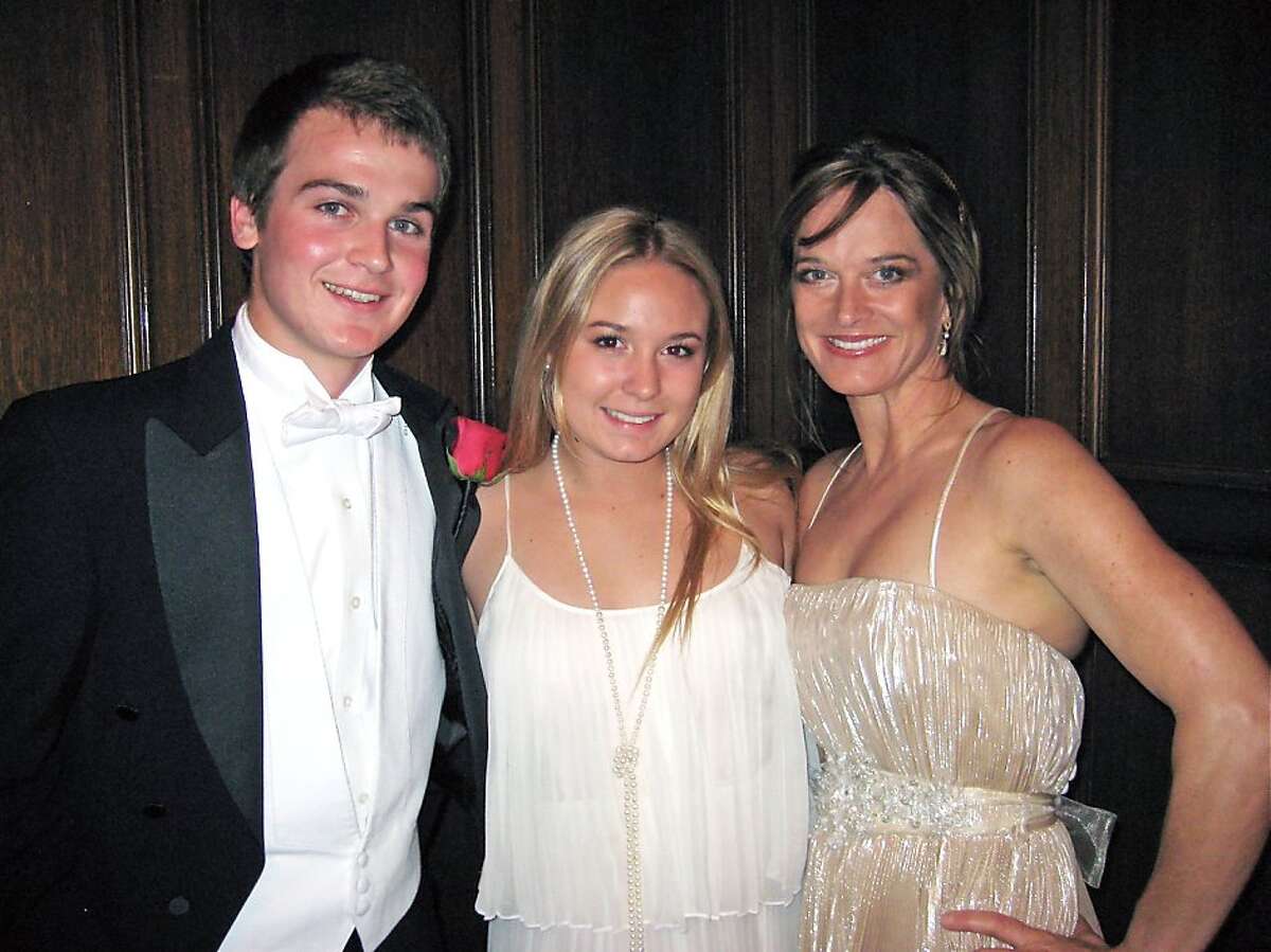 25 debs make their bow into society, philanthropy